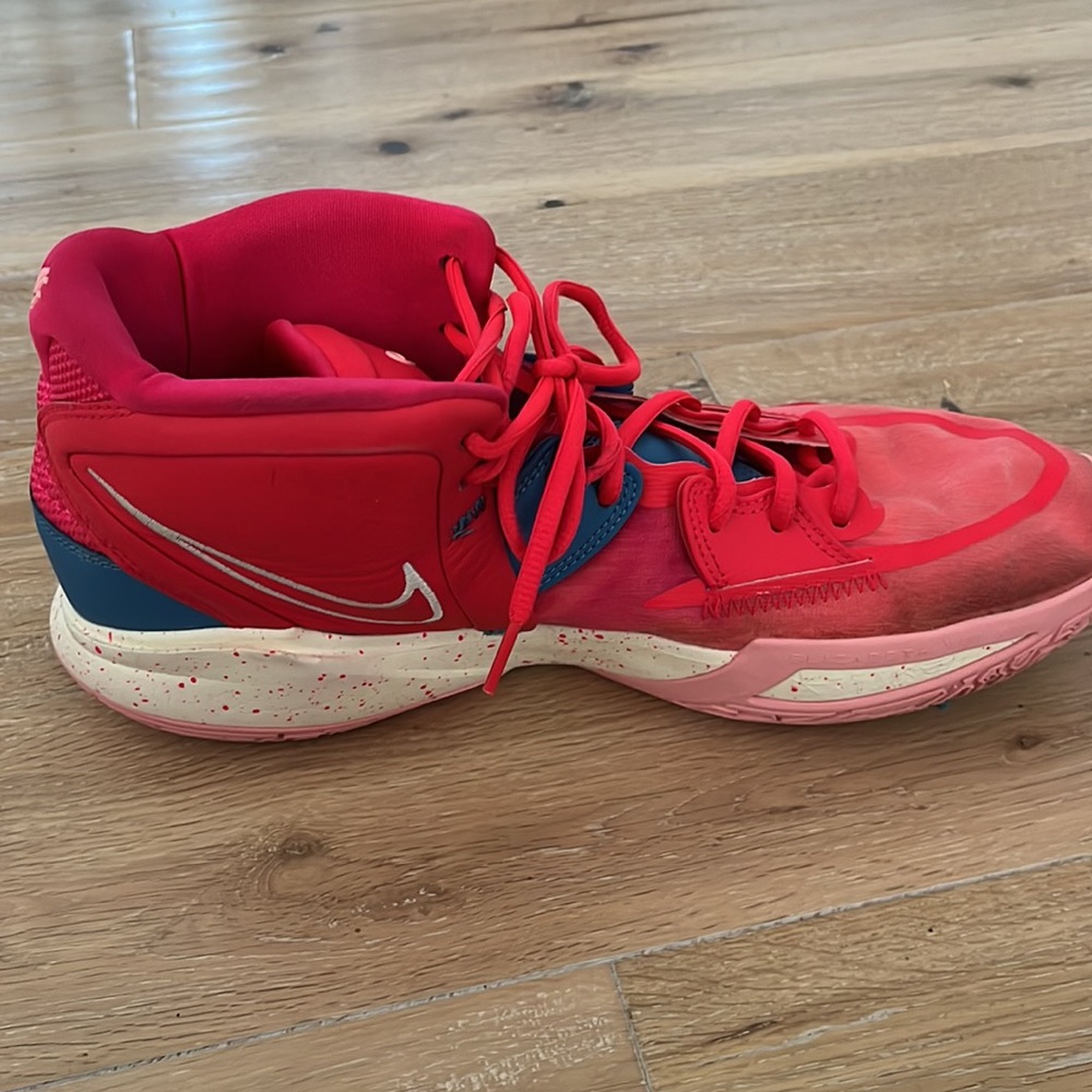 Nike Kyrie Irving Infinity Basketball Sneakers - Gem